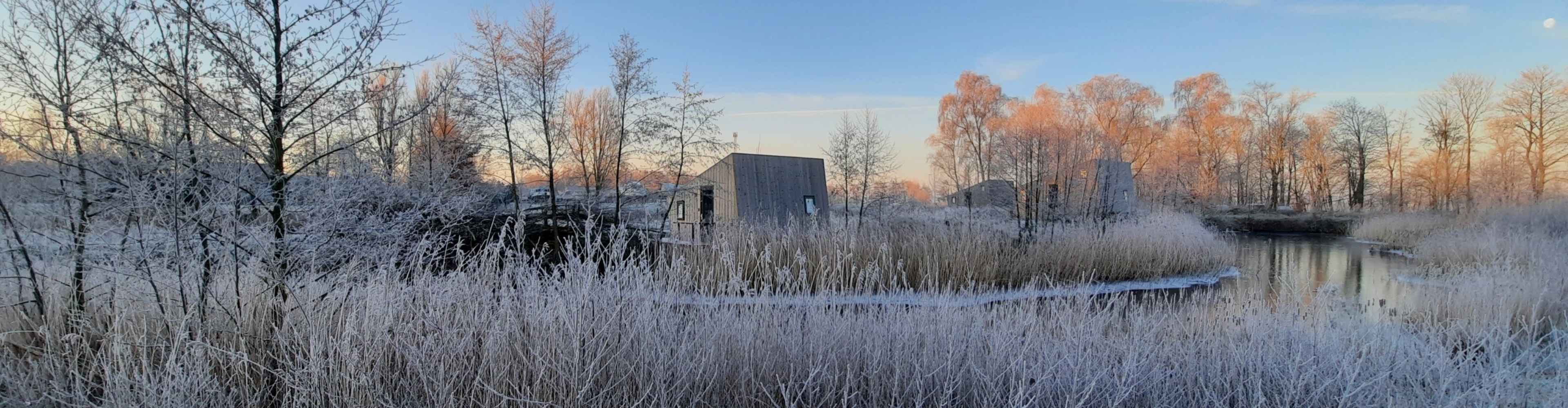Winter in Friesland – tiny house aan het water | Ljeppershiem